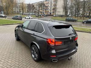 Grey BMW X5 2014 in Kaunas, with an engine capacity of 2.00 L and mileage of 233 thousand km for 17950 €, photo 9 on AUTOMOTO.COM.LV
