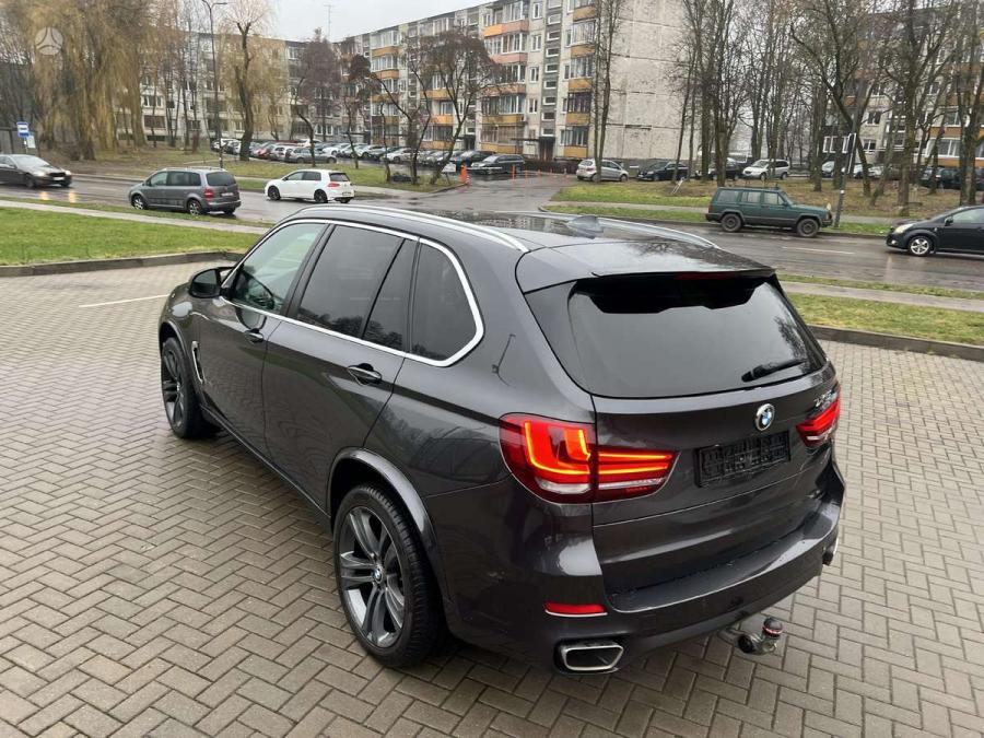 Grey BMW X5 2014 in Kaunas, with an engine capacity of 2.00 L and mileage of 233 thousand km for 17950 €, photo 9 on AUTOMOTO.COM.LV