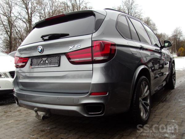 Grey BMW X5 2014 in Riga, with an engine capacity of 3.00 L and mileage of 210 thousand km for 22800 €, photo 3 on AUTOMOTO.COM.LV