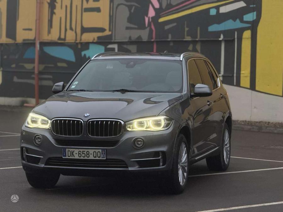 Grey BMW X5 2014 in Vilnius, with an engine capacity of 2.99 L and mileage of 277 thousand km for 12000 €, photo 1 on AUTOMOTO.COM.LV