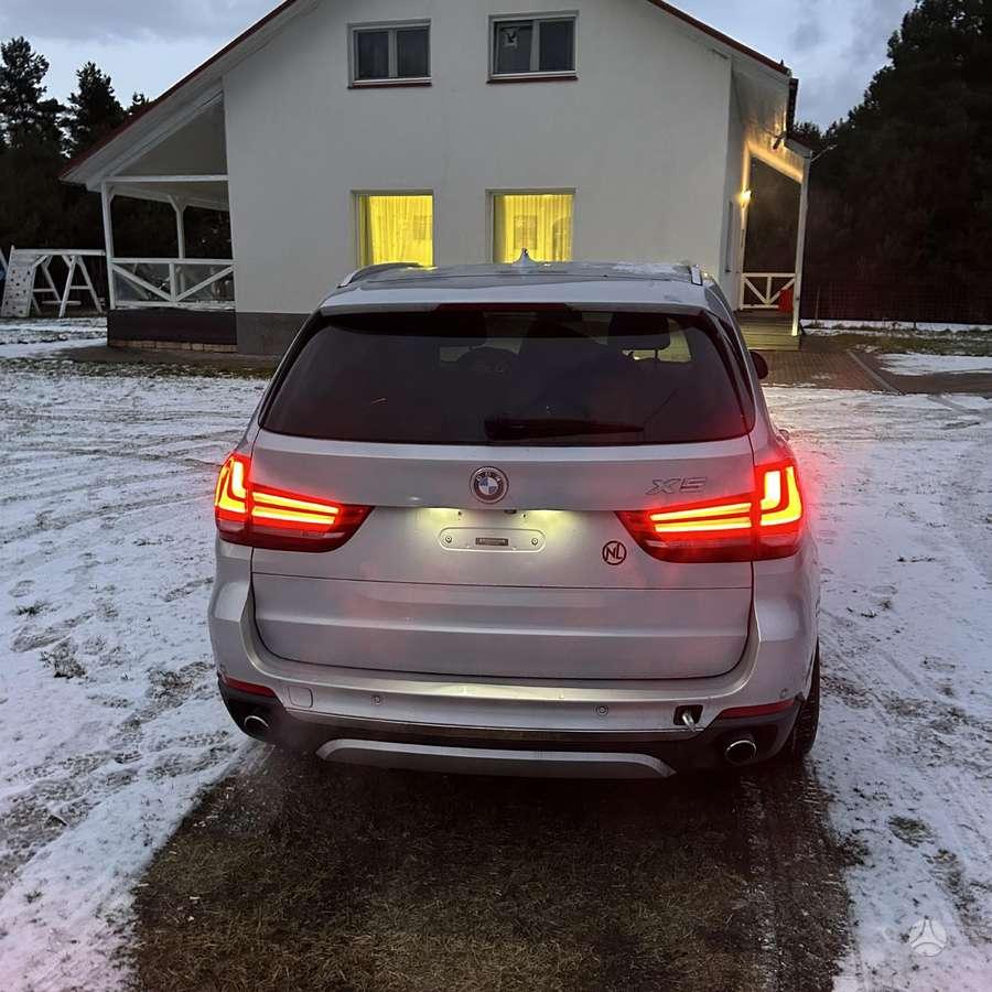 Grey BMW X5 2014 in Trakai, with an engine capacity of 2.98 L and mileage of 200 thousand km for 8100 €, photo 3 on AUTOMOTO.COM.LV