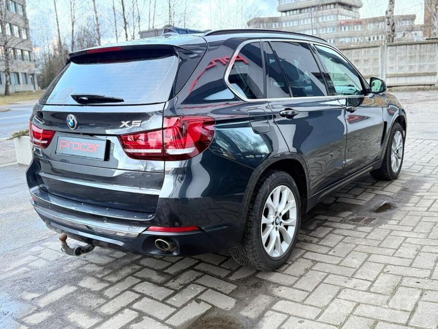 Grey BMW X5 2014 in Riga, with an engine capacity of 3.00 L and mileage of 331 thousand km for 15900 €, photo 3 on AUTOMOTO.COM.LV