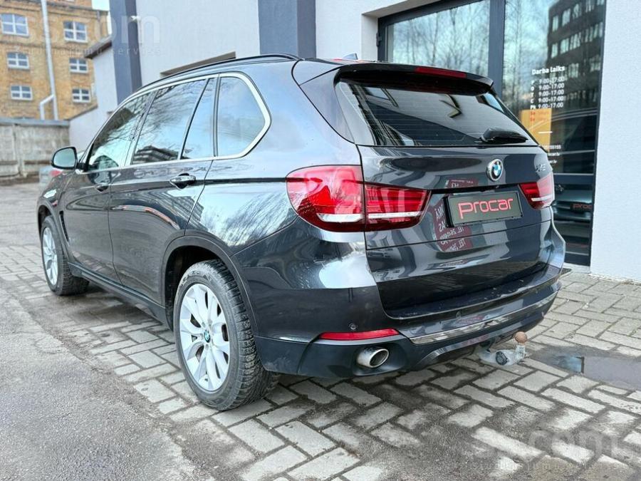 Grey BMW X5 2014 in Riga, with an engine capacity of 3.00 L and mileage of 331 thousand km for 15900 €, photo 5 on AUTOMOTO.COM.LV