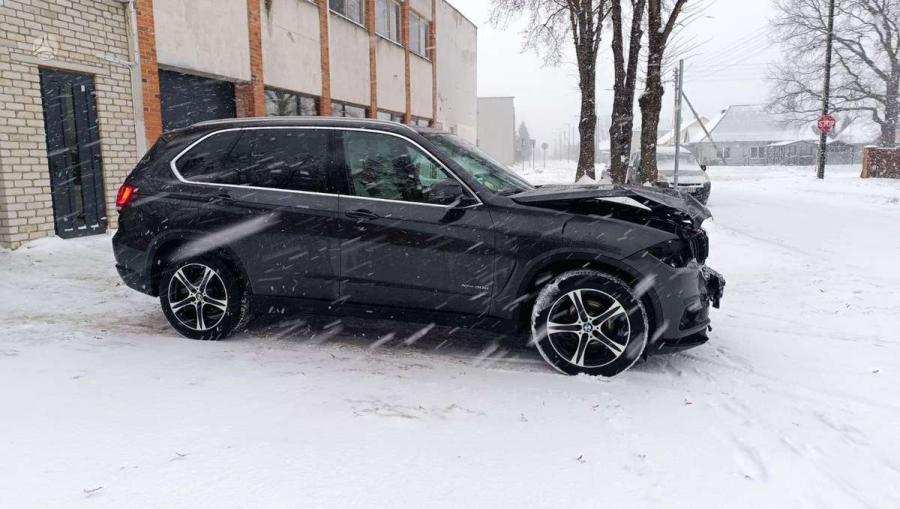 Pelēks BMW X5 2014 Alīta, ar dzinēja tilpumu 2.99 L un nobraukumu 230 tūkst. km par 11999 €, foto 2 vietnē AUTOMOTO.COM.LV