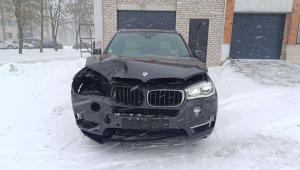 Pelēks BMW X5 2014 Alīta, ar dzinēja tilpumu 2.99 L un nobraukumu 230 tūkst. km par 11999 €, foto 4 vietnē AUTOMOTO.COM.LV