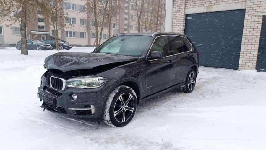 Pelēks BMW X5 2014 Alīta, ar dzinēja tilpumu 2.99 L un nobraukumu 230 tūkst. km par 11999 €, foto 5 vietnē AUTOMOTO.COM.LV