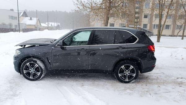 Grey BMW X5 2014 in Alytus, with an engine capacity of 2.99 L and mileage of 230 thousand km for 11999 €, photo 6 on AUTOMOTO.COM.LV