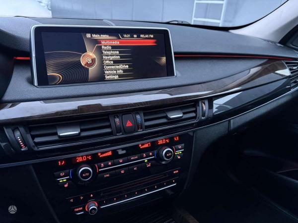 Grey BMW X5 2014 in Siauliai, with an engine capacity of 2.98 L and mileage of 252 thousand km for 16400 €, photo 11 on AUTOMOTO.COM.LV
