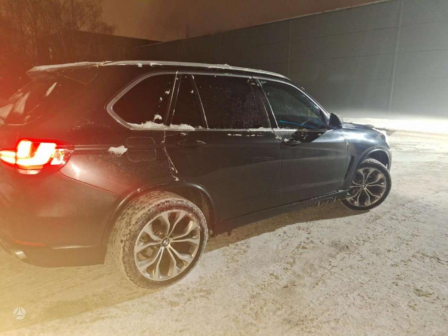 Pelēks BMW X5 2014 Viļņa, ar dzinēja tilpumu 2.99 L un nobraukumu 278 tūkst. km par 14500 €, foto 3 vietnē AUTOMOTO.COM.LV