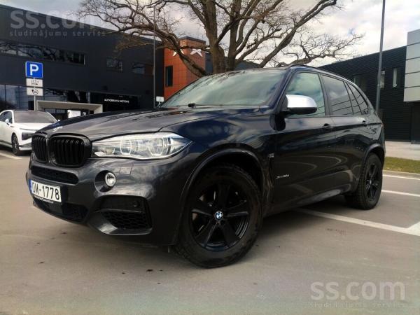 Grey BMW X5 2014 in Riga, with an engine capacity of 3.00 L and mileage of 238 thousand km for 19650 €, photo 1 on AUTOMOTO.COM.LV