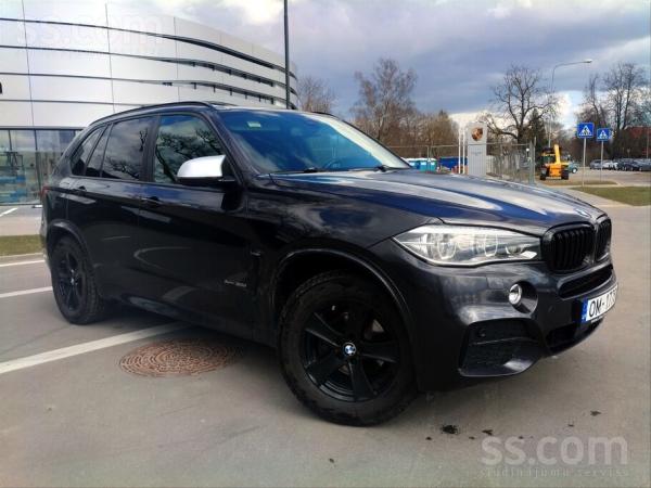 Grey BMW X5 2014 in Riga, with an engine capacity of 3.00 L and mileage of 238 thousand km for 19650 €, photo 3 on AUTOMOTO.COM.LV