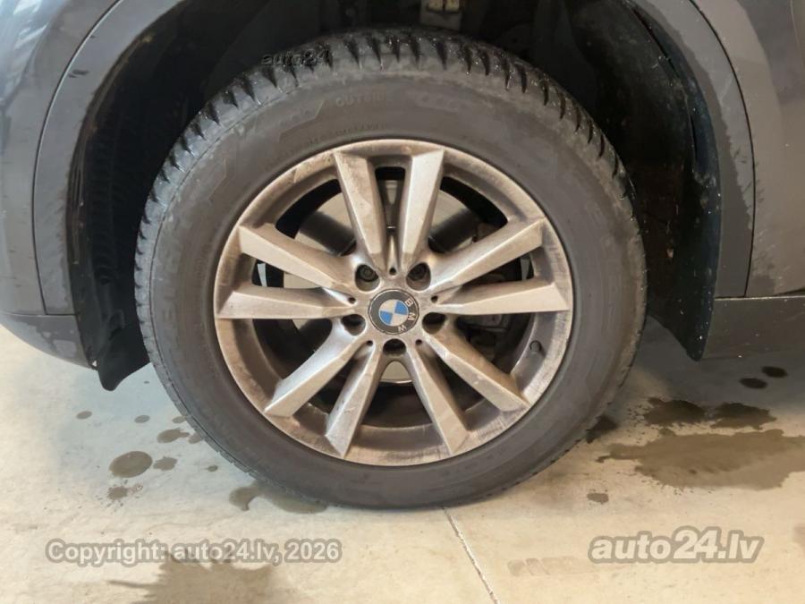 Grey BMW X5 2014 in Tallinn, with an engine capacity of 3.00 L and mileage of 286 thousand km for 17250 €, photo 6 on AUTOMOTO.COM.LV