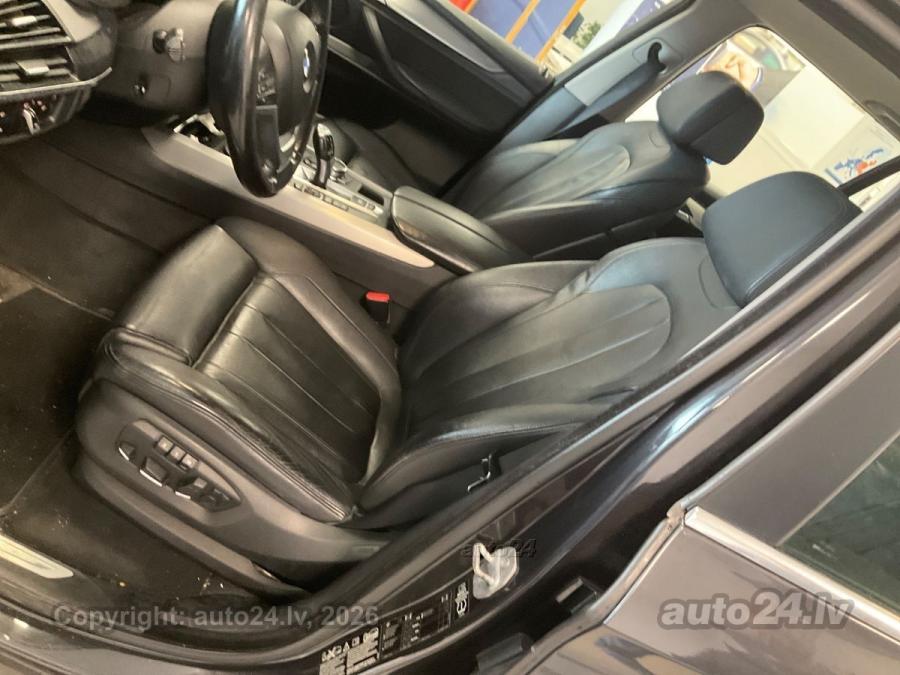 Grey BMW X5 2014 in Tallinn, with an engine capacity of 3.00 L and mileage of 286 thousand km for 17250 €, photo 9 on AUTOMOTO.COM.LV