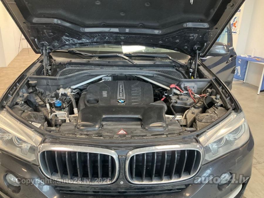 Grey BMW X5 2014 in Tallinn, with an engine capacity of 3.00 L and mileage of 286 thousand km for 17250 €, photo 15 on AUTOMOTO.COM.LV