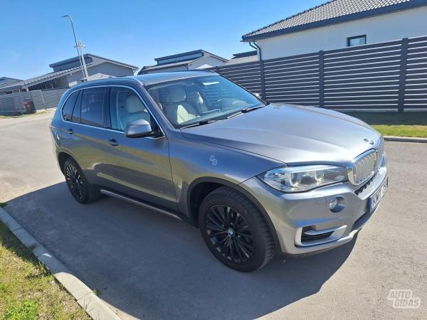 Grey BMW X5 2014 in Klaipeda, with an engine capacity of 3.00 L and mileage of 284 thousand km for 15000 €, photo 2 on AUTOMOTO.COM.LV