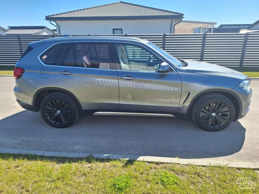 Grey BMW X5 2014 in Klaipeda, with an engine capacity of 3.00 L and mileage of 284 thousand km for 15000 €, photo 8 on AUTOMOTO.COM.LV