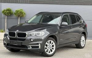 Grey BMW X5 2014 in Siauliai, with an engine capacity of 2.00 L and mileage of 310 thousand km for 17750 €, photo 3 on AUTOMOTO.COM.LV