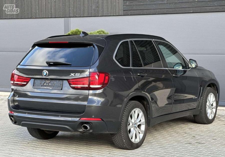 Grey BMW X5 2014 in Siauliai, with an engine capacity of 2.00 L and mileage of 310 thousand km for 17750 €, photo 4 on AUTOMOTO.COM.LV
