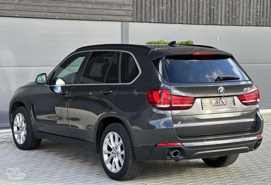 Grey BMW X5 2014 in Siauliai, with an engine capacity of 2.00 L and mileage of 310 thousand km for 17750 €, photo 5 on AUTOMOTO.COM.LV