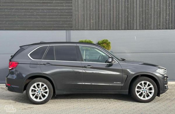 Grey BMW X5 2014 in Siauliai, with an engine capacity of 2.00 L and mileage of 310 thousand km for 17750 €, photo 5 on AUTOMOTO.COM.LV
