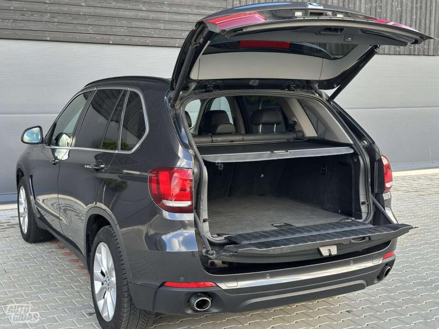 Grey BMW X5 2014 in Siauliai, with an engine capacity of 2.00 L and mileage of 310 thousand km for 17750 €, photo 8 on AUTOMOTO.COM.LV