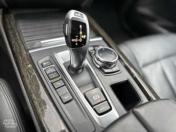 Grey BMW X5 2014 in Siauliai, with an engine capacity of 2.00 L and mileage of 310 thousand km for 17750 €, photo 10 on AUTOMOTO.COM.LV