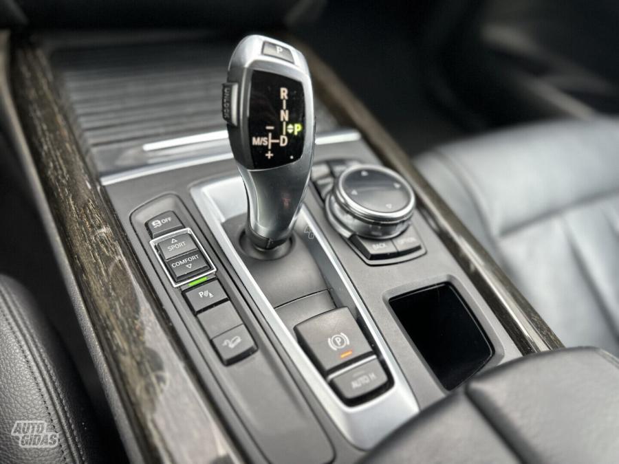 Grey BMW X5 2014 in Siauliai, with an engine capacity of 2.00 L and mileage of 310 thousand km for 17750 €, photo 11 on AUTOMOTO.COM.LV