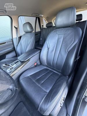 Grey BMW X5 2014 in Siauliai, with an engine capacity of 2.00 L and mileage of 310 thousand km for 17750 €, photo 16 on AUTOMOTO.COM.LV