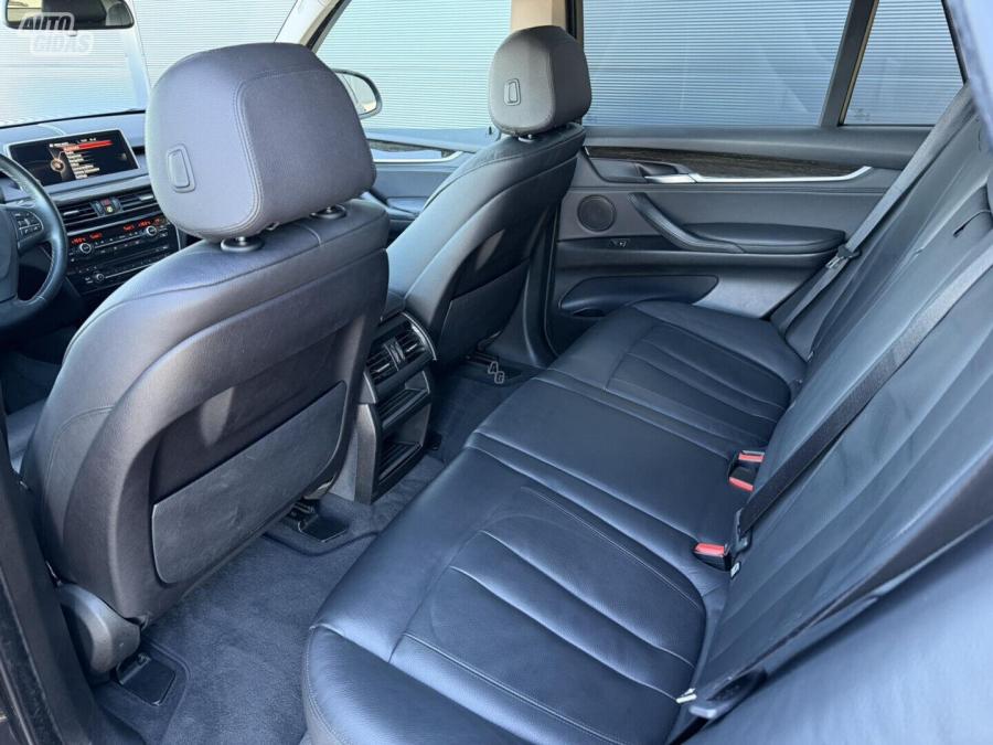 Grey BMW X5 2014 in Siauliai, with an engine capacity of 2.00 L and mileage of 310 thousand km for 17750 €, photo 17 on AUTOMOTO.COM.LV