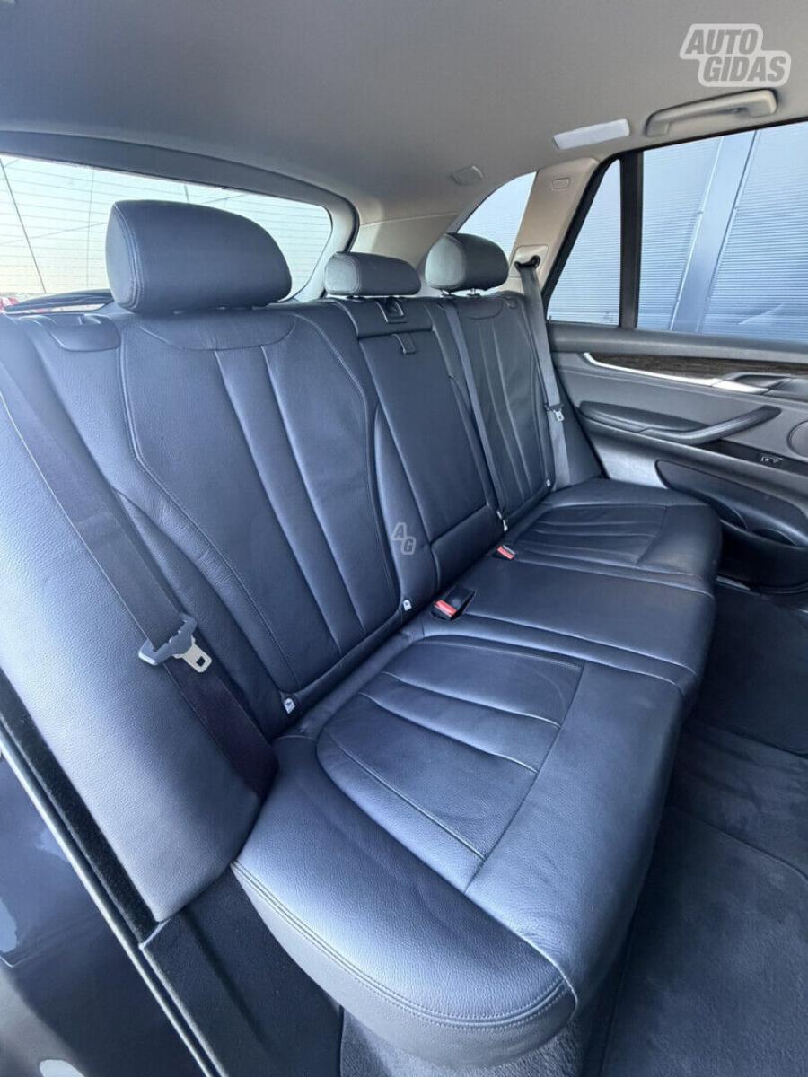 Grey BMW X5 2014 in Siauliai, with an engine capacity of 2.00 L and mileage of 310 thousand km for 17750 €, photo 18 on AUTOMOTO.COM.LV