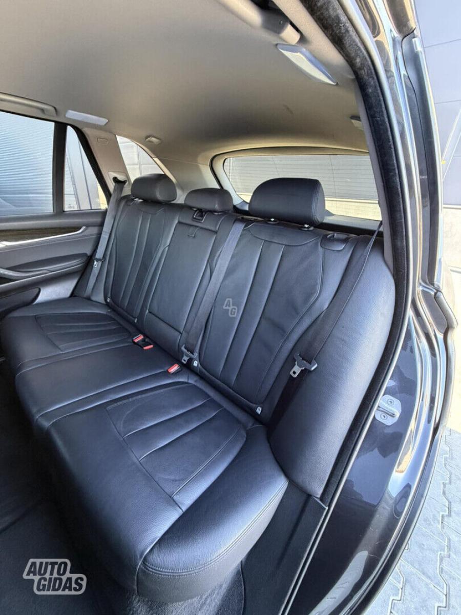 Grey BMW X5 2014 in Siauliai, with an engine capacity of 2.00 L and mileage of 310 thousand km for 17750 €, photo 19 on AUTOMOTO.COM.LV
