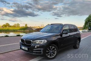 Pelēks BMW X5 2014 Jelgava, ar dzinēja tilpumu 3.00 L un nobraukumu 281 tūkst. km par 17000 €, foto  vietnē AUTOMOTO.COM.LV