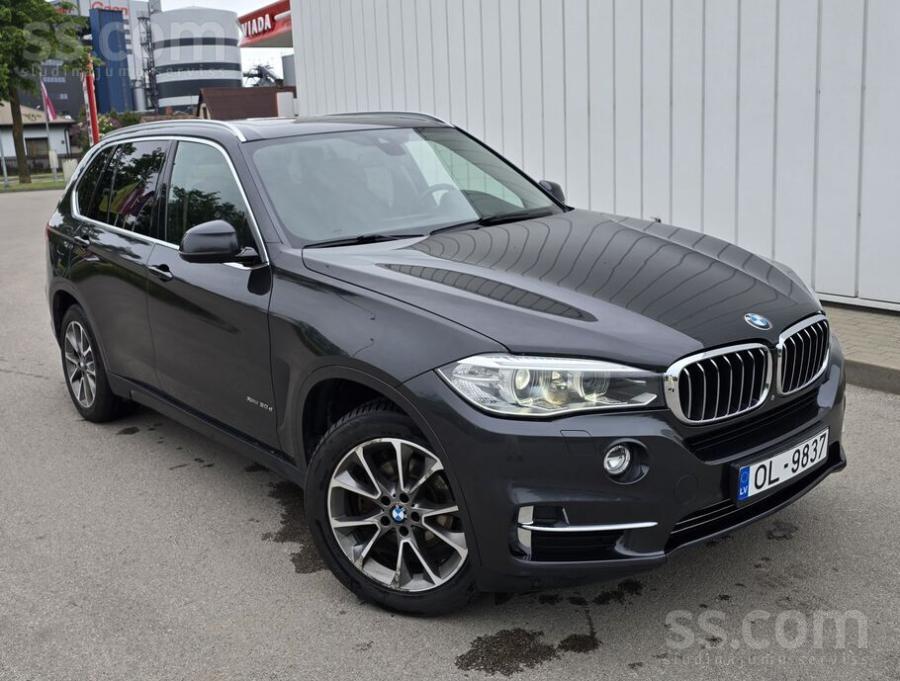 Grey BMW X5 2014 in Jelgava, with an engine capacity of 3.00 L and mileage of 281 thousand km for 17000 €, photo 3 on AUTOMOTO.COM.LV