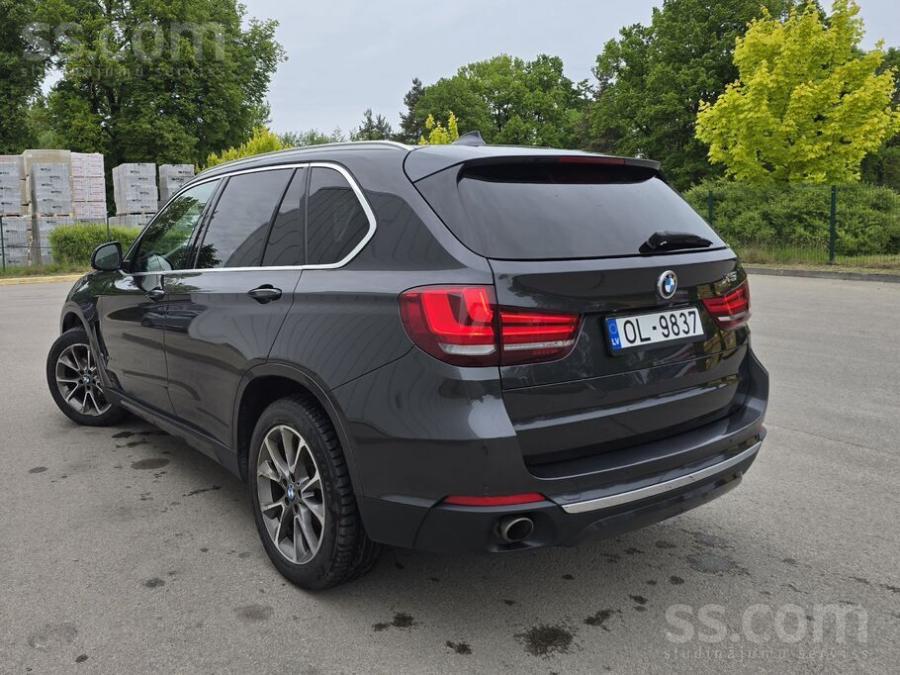 Grey BMW X5 2014 in Jelgava, with an engine capacity of 3.00 L and mileage of 281 thousand km for 17000 €, photo 4 on AUTOMOTO.COM.LV