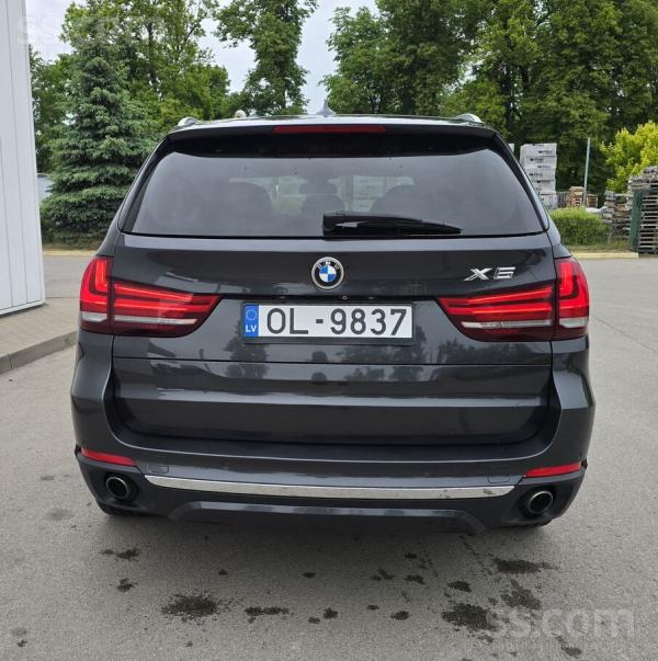 Grey BMW X5 2014 in Jelgava, with an engine capacity of 3.00 L and mileage of 281 thousand km for 17000 €, photo 5 on AUTOMOTO.COM.LV