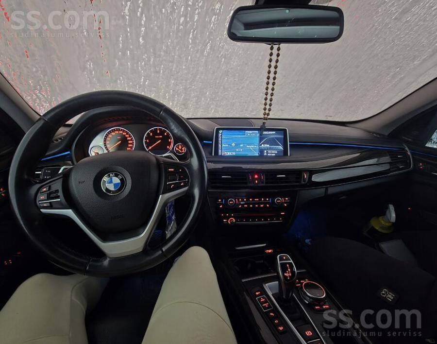Grey BMW X5 2014 in Jelgava, with an engine capacity of 3.00 L and mileage of 281 thousand km for 17000 €, photo 8 on AUTOMOTO.COM.LV