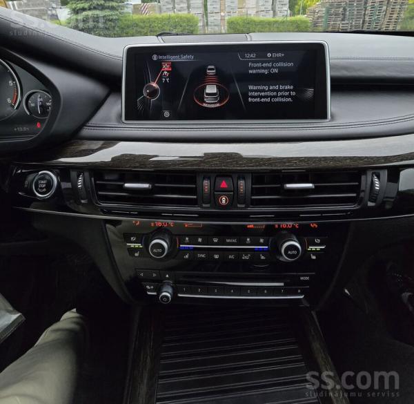 Grey BMW X5 2014 in Jelgava, with an engine capacity of 3.00 L and mileage of 281 thousand km for 17000 €, photo 8 on AUTOMOTO.COM.LV
