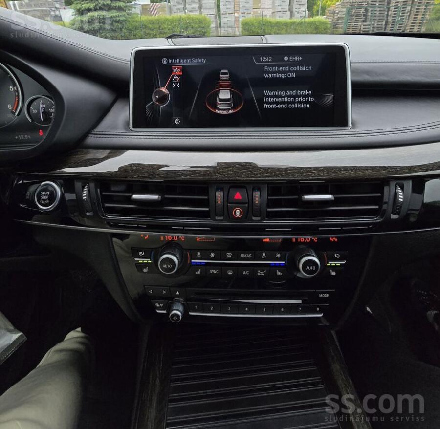 Grey BMW X5 2014 in Jelgava, with an engine capacity of 3.00 L and mileage of 281 thousand km for 17000 €, photo 9 on AUTOMOTO.COM.LV