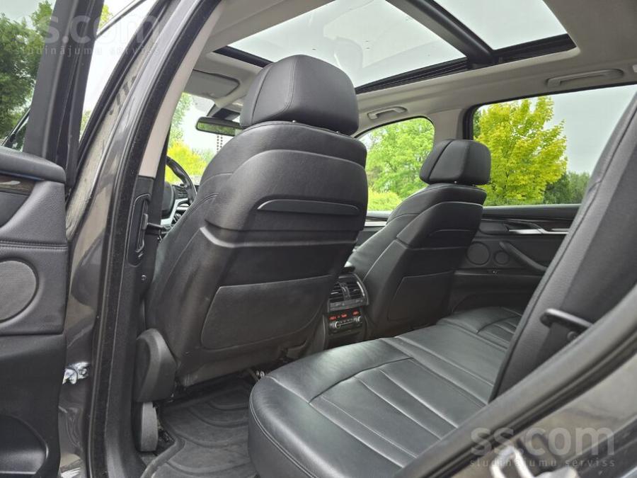 Grey BMW X5 2014 in Jelgava, with an engine capacity of 3.00 L and mileage of 281 thousand km for 17000 €, photo 11 on AUTOMOTO.COM.LV