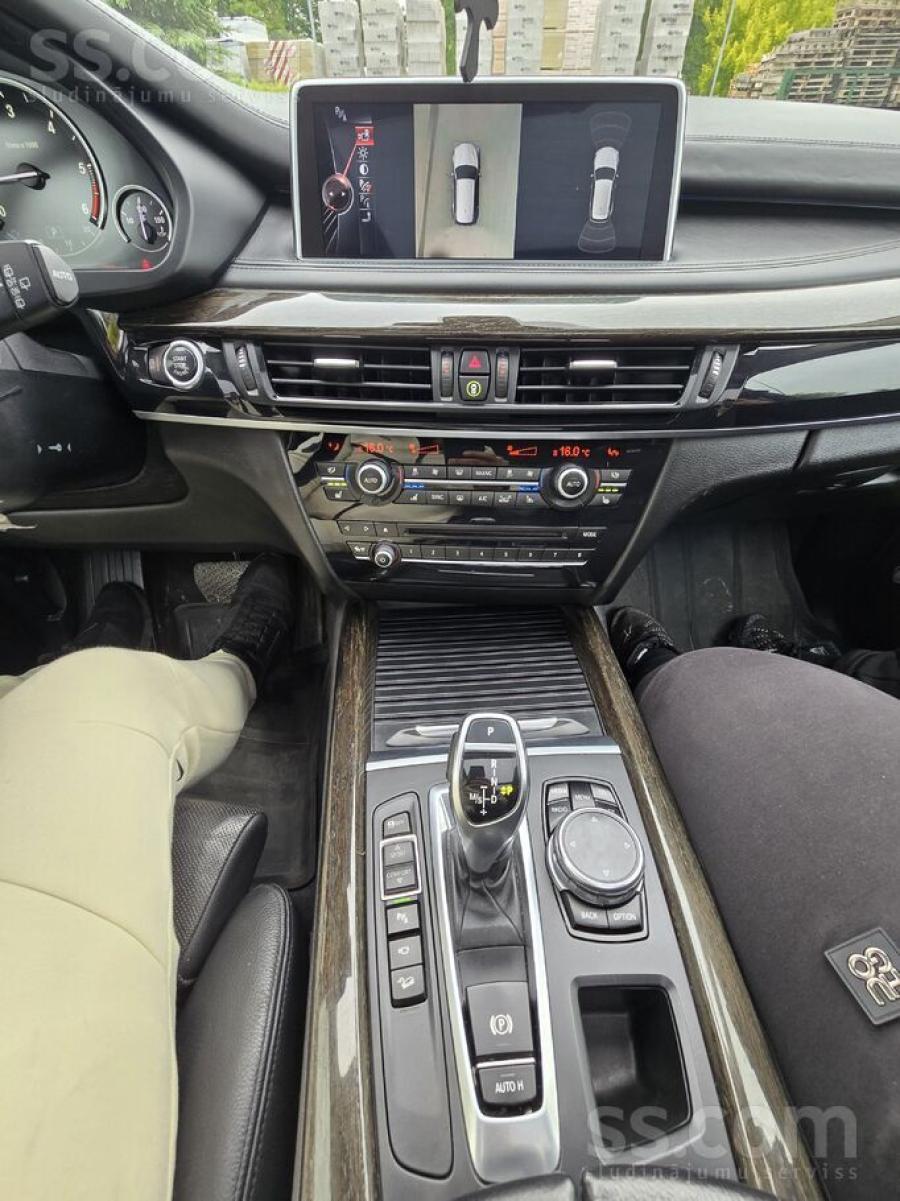 Grey BMW X5 2014 in Jelgava, with an engine capacity of 3.00 L and mileage of 281 thousand km for 17000 €, photo 13 on AUTOMOTO.COM.LV