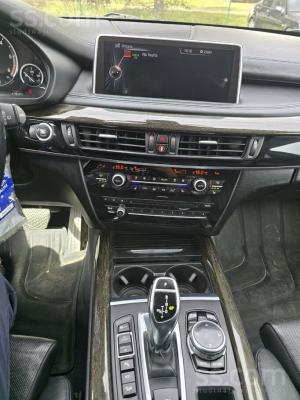 Grey BMW X5 2014 in Jelgava, with an engine capacity of 3.00 L and mileage of 281 thousand km for 17000 €, photo 17 on AUTOMOTO.COM.LV