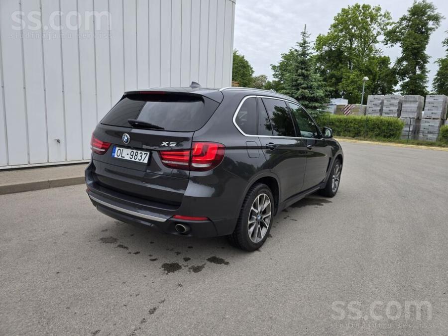 Grey BMW X5 2014 in Jelgava, with an engine capacity of 3.00 L and mileage of 281 thousand km for 17000 €, photo 18 on AUTOMOTO.COM.LV