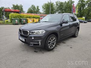 Grey BMW X5 2014 in Jelgava, with an engine capacity of 3.00 L and mileage of 281 thousand km for 17000 €, photo 19 on AUTOMOTO.COM.LV