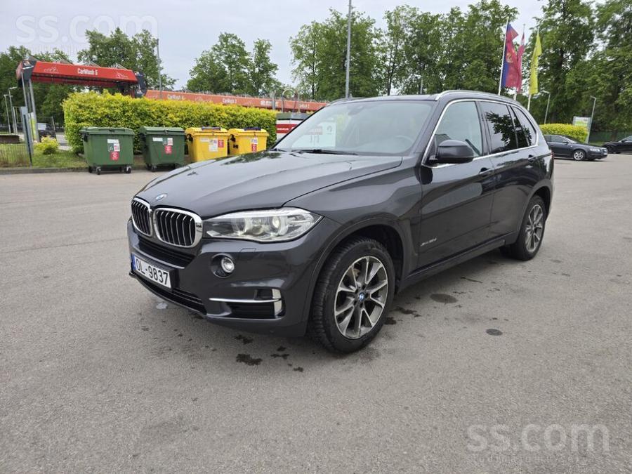 Grey BMW X5 2014 in Jelgava, with an engine capacity of 3.00 L and mileage of 281 thousand km for 17000 €, photo 19 on AUTOMOTO.COM.LV