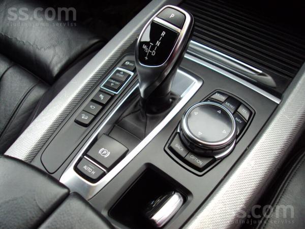 Grey BMW X5 2014 in Riga, with an engine capacity of 3.00 L and mileage of 210 thousand km for 20800 €, photo 10 on AUTOMOTO.COM.LV