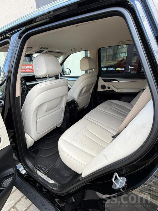 Pelēks BMW X5 2014 Rīga, ar dzinēja tilpumu 3.00 L un nobraukumu 125 tūkst. km par 18400 €, foto 10 vietnē AUTOMOTO.COM.LV