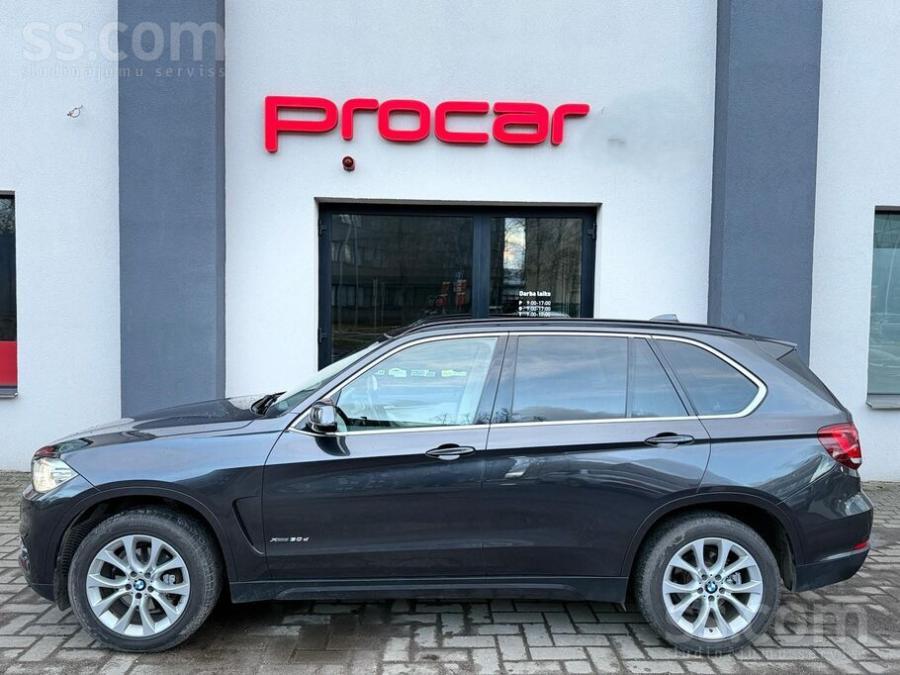 Grey BMW X5 2014 in Riga, with an engine capacity of 3.00 L and mileage of 331 thousand km for 14990 €, photo 5 on AUTOMOTO.COM.LV