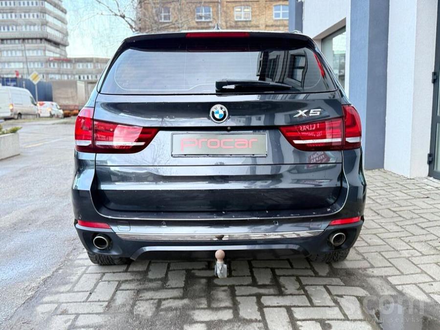 Grey BMW X5 2014 in Riga, with an engine capacity of 3.00 L and mileage of 331 thousand km for 14990 €, photo 10 on AUTOMOTO.COM.LV