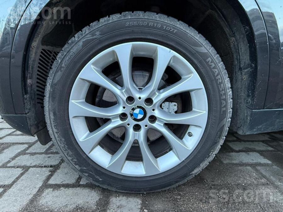 Grey BMW X5 2014 in Riga, with an engine capacity of 3.00 L and mileage of 331 thousand km for 14990 €, photo 13 on AUTOMOTO.COM.LV