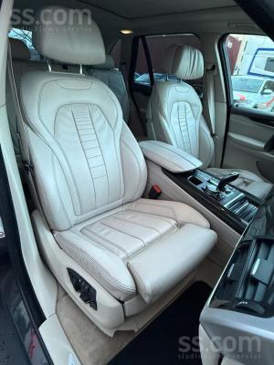 Grey BMW X5 2014 in Riga, with an engine capacity of 3.00 L and mileage of 331 thousand km for 14990 €, photo 15 on AUTOMOTO.COM.LV